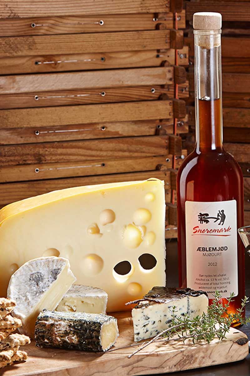 Mead - Danish apple mead with meadowsweet - buy now!